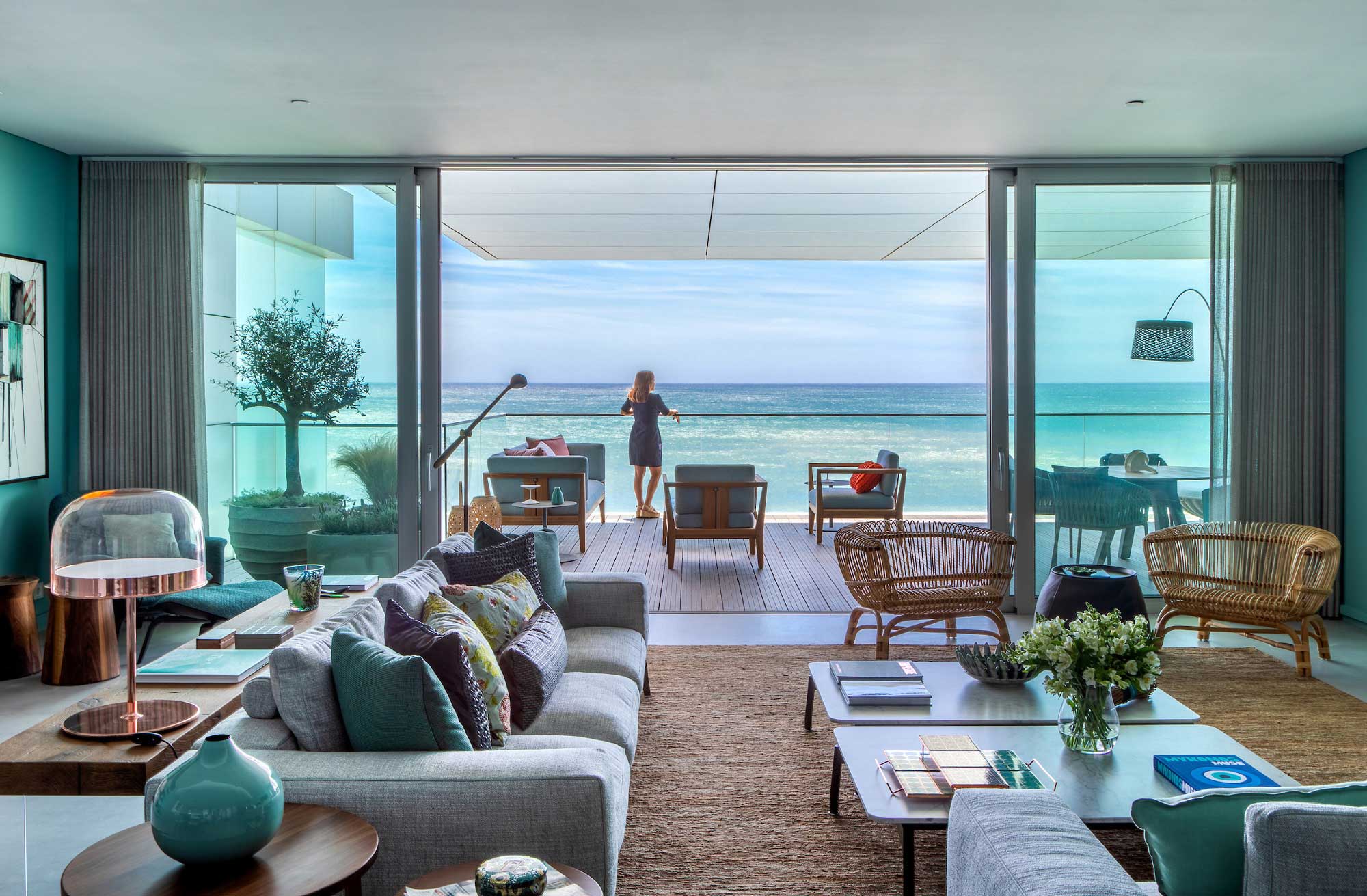 Cor do mar inspira decoração deste apartamento em Lisboa