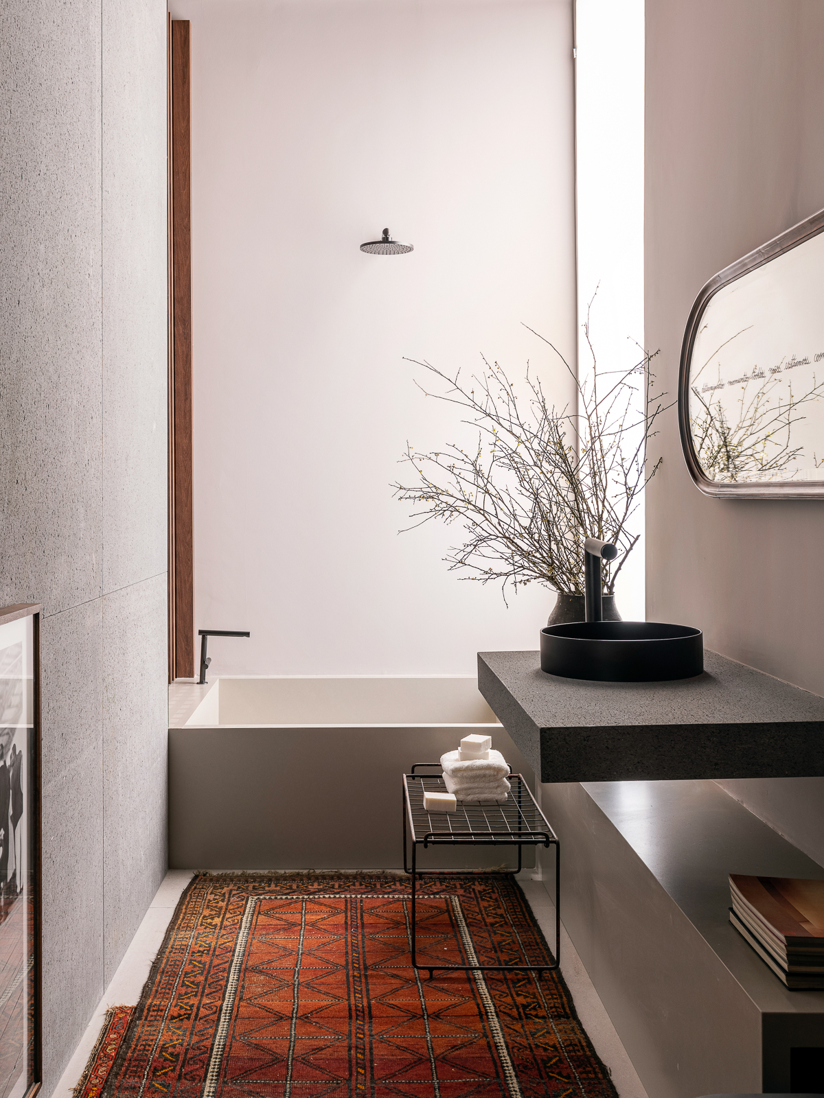 8 projetos mostram como ter banheira no banheiro pequeno