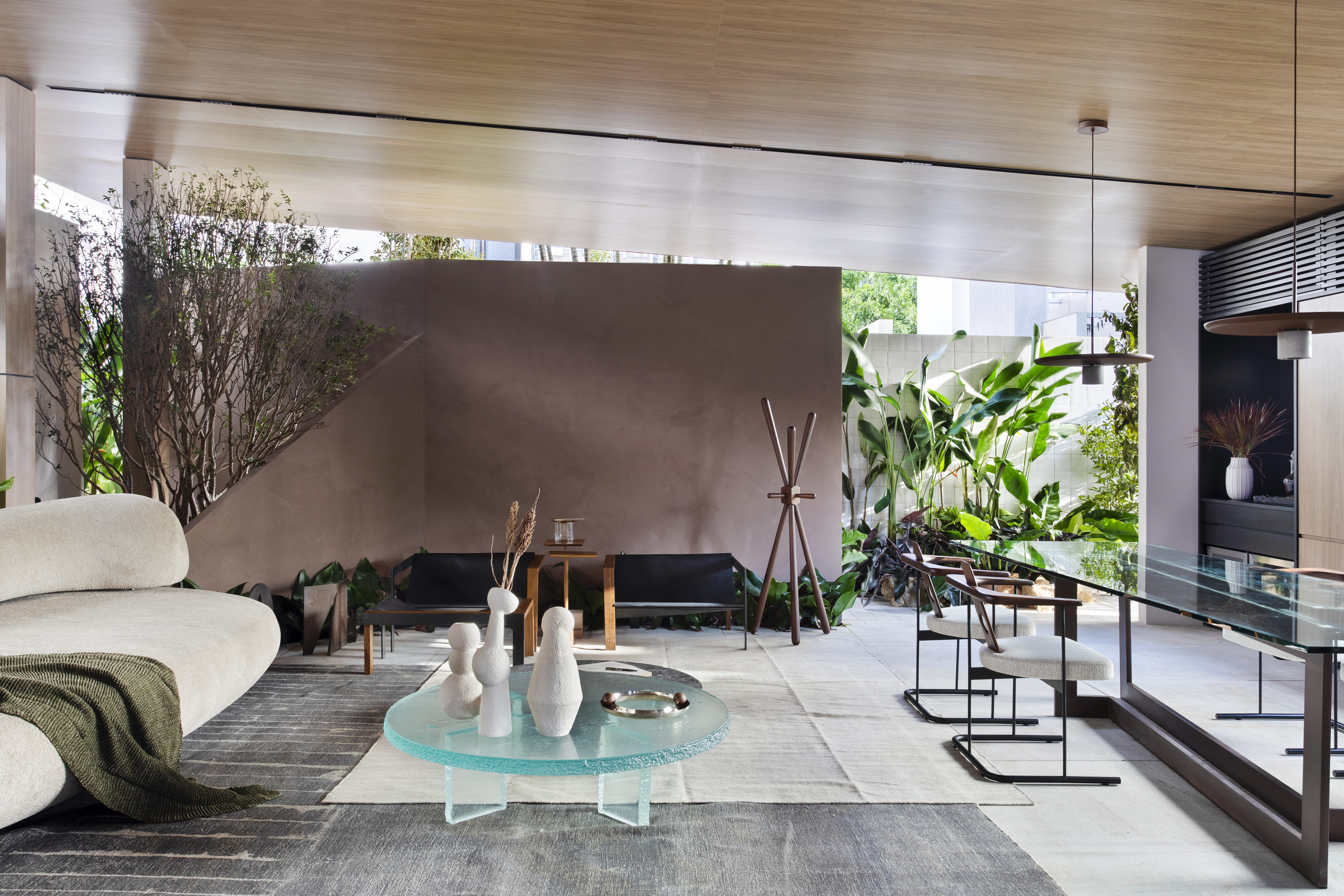 Casa mineira de 110 m² alia aconchego com decoração contemporânea