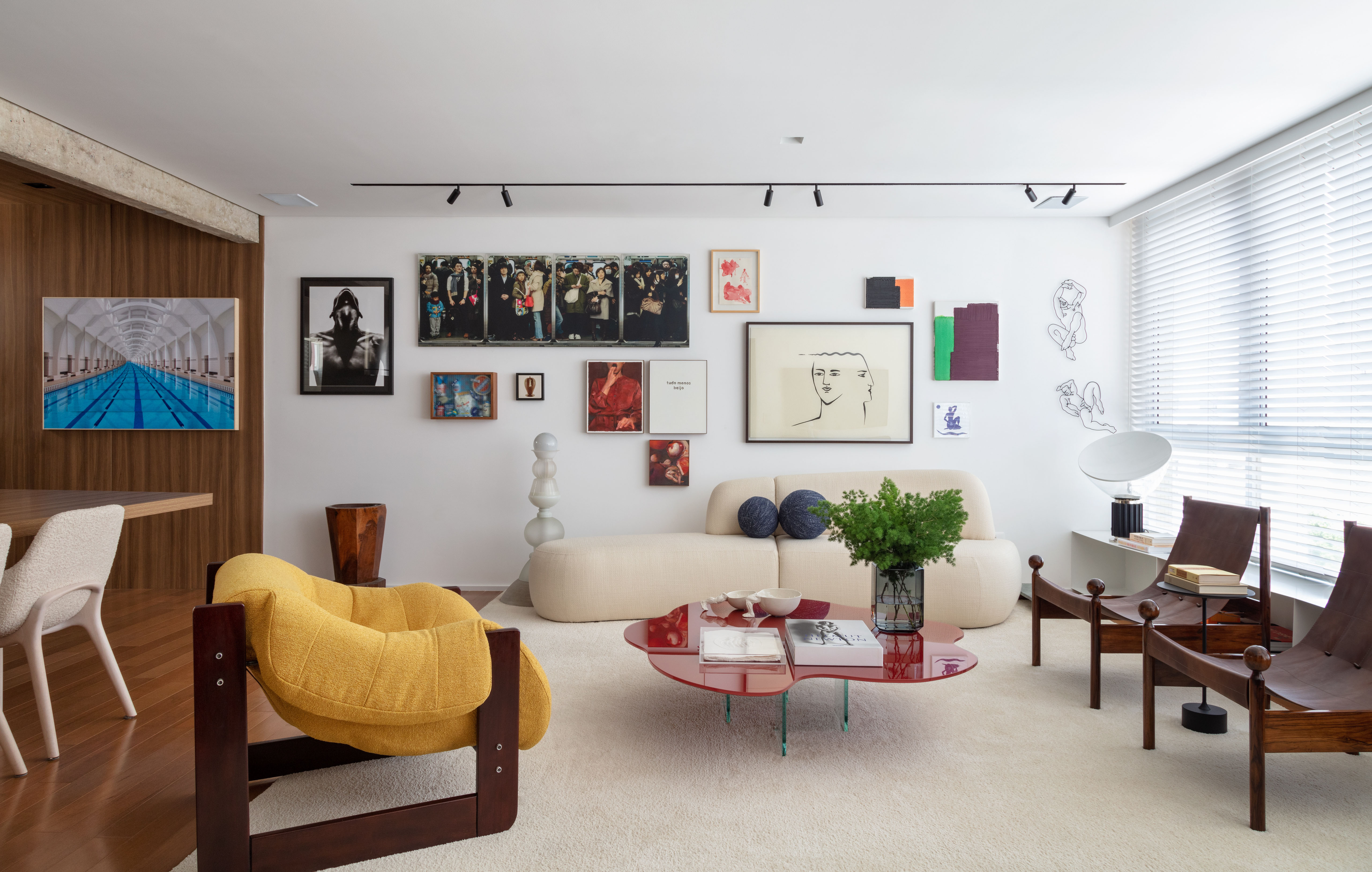 11 Creative Ideas to Verticalize Your Living Room Decoration