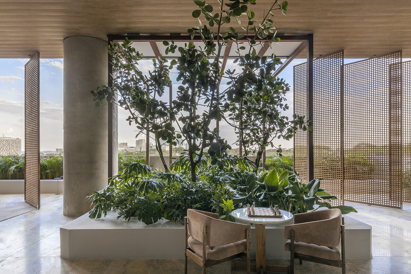 Casa Raízes mergulha no tema Corpo & Morada e propõe um lar de verdade