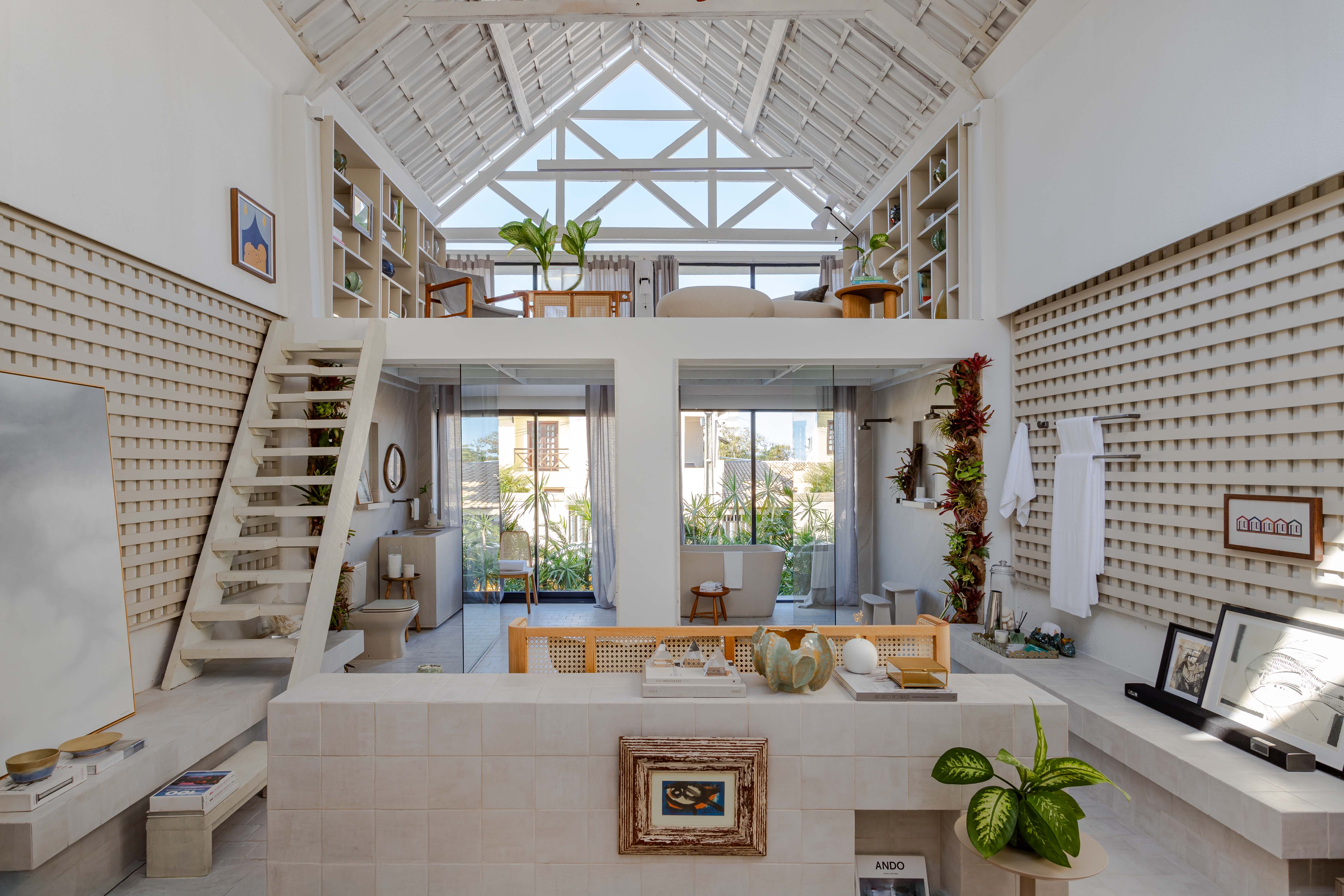 Casas com mezanino: 6 projetos que criam conexões incríveis!