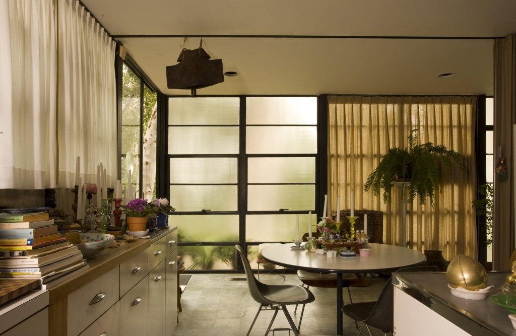 In Los Angeles, American modernist heritage is the focus of fires