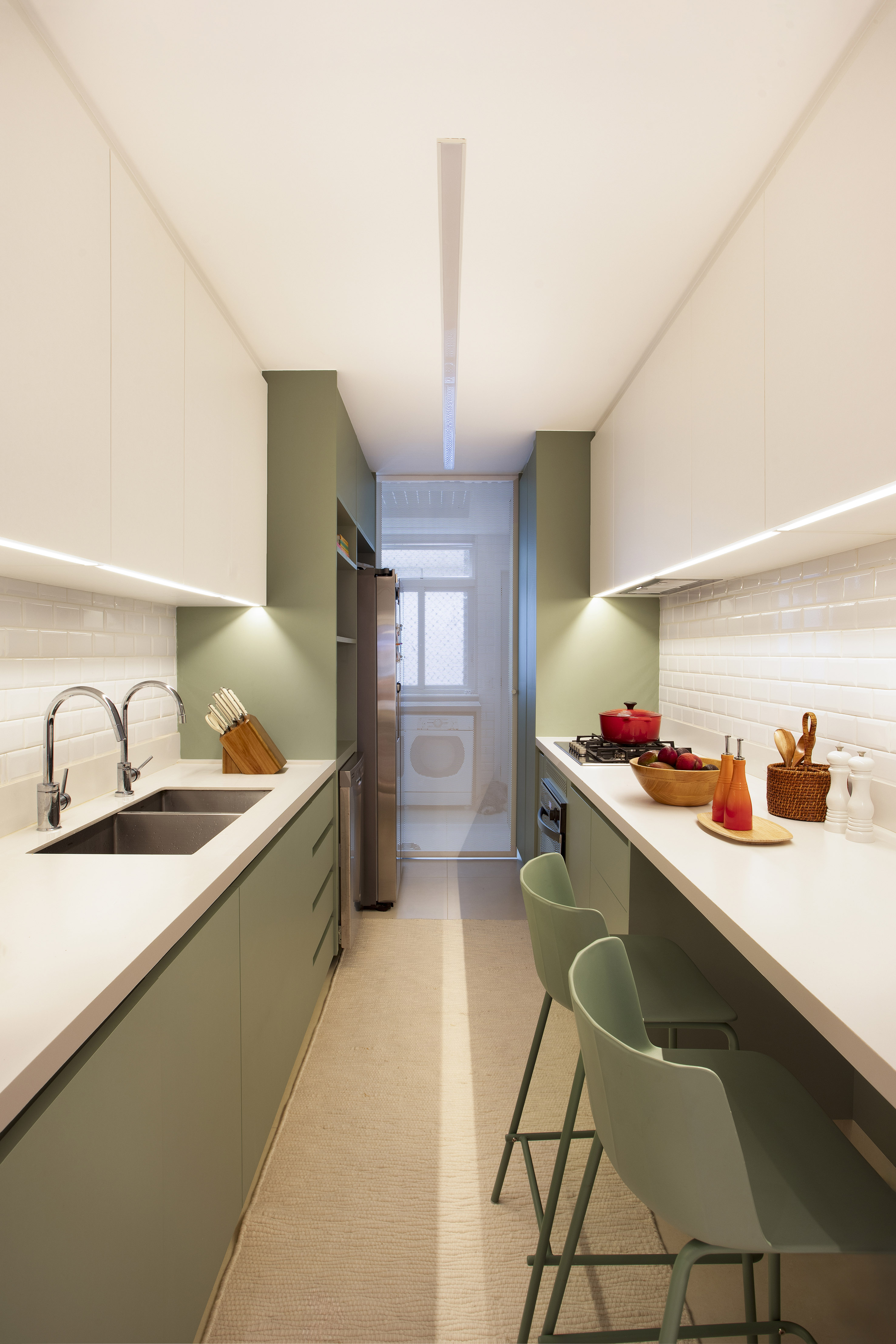Cozinha corredor: 18 inspirações perfeitas para apartamentos