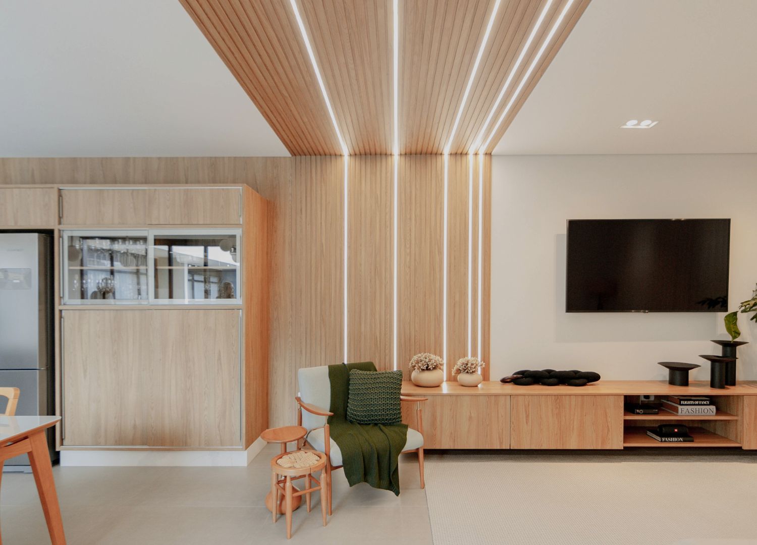 5 ideias de painel ripado que transformam a sala de estar